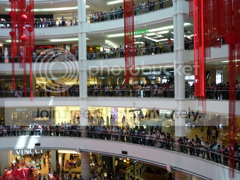 SURIA KLCC | Podium of Petronas Twin Towers | Kuala Lumpur ( KLCC ) | 7 ...